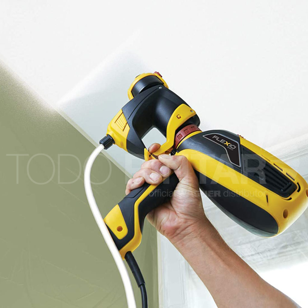 Wagner W990 Flexio con aspiración directa desde el cubo de pintura.